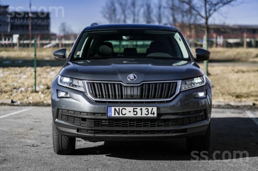 Pelēks Skoda Kodiaq 2021 Rīga, ar dzinēja tilpumu 1.50 L un nobraukumu 0 tūkst. km par 23300 €, foto 2 vietnē AUTOMOTO.COM.LV