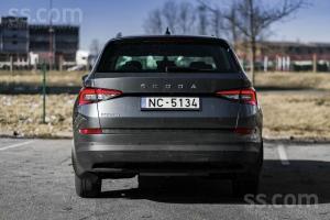 Pelēks Skoda Kodiaq 2021 Rīga, ar dzinēja tilpumu 1.50 L un nobraukumu 0 tūkst. km par 23300 €, foto 5 vietnē AUTOMOTO.COM.LV