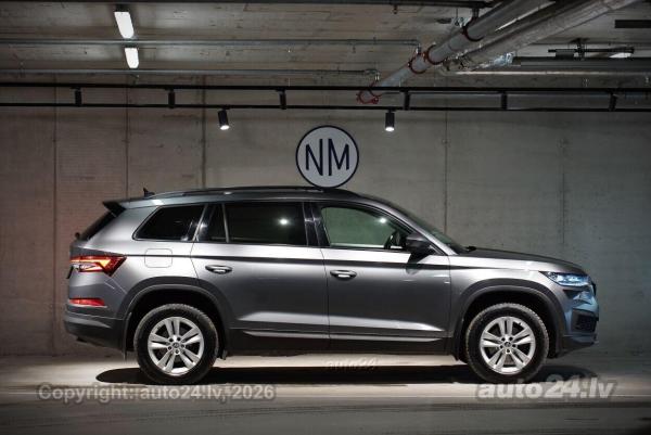 Pelēks Skoda Kodiaq 2021 Tallina, ar dzinēja tilpumu 1.50 L un nobraukumu 127 tūkst. km par 23490 €, foto 8 vietnē AUTOMOTO.COM.LV