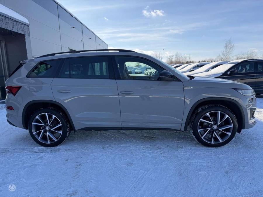 Pelēks Skoda Kodiaq 2021 Šauļi, ar dzinēja tilpumu 1.50 L un nobraukumu 195 tūkst. km par 27225 €, foto 3 vietnē AUTOMOTO.COM.LV