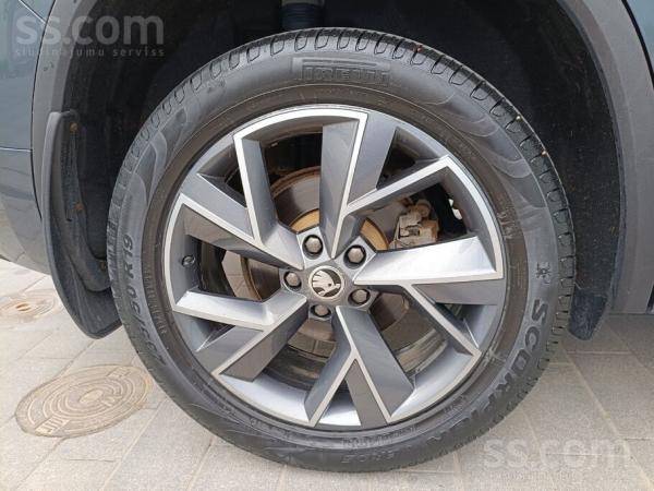 Pelēks Skoda Kodiaq 2021 Rīga, ar dzinēja tilpumu 1.50 L un nobraukumu 90 tūkst. km par 24500 €, foto 10 vietnē AUTOMOTO.COM.LV
