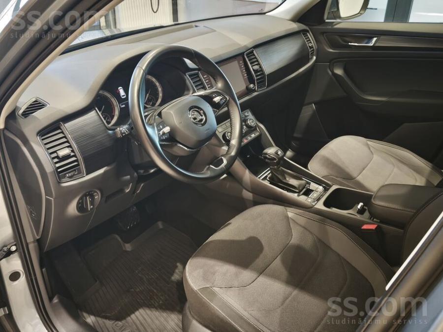 Pelēks Skoda Kodiaq 2021 Rīga, ar dzinēja tilpumu 1.50 L un nobraukumu 78 tūkst. km par 23290 €, foto 15 vietnē AUTOMOTO.COM.LV