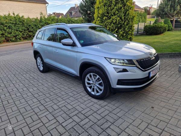 Grey Skoda Kodiaq 2021 in Kelme, with an engine capacity of 1.97 L and mileage of 201 thousand km for 19999 €, photo 1 on AUTOMOTO.COM.LV