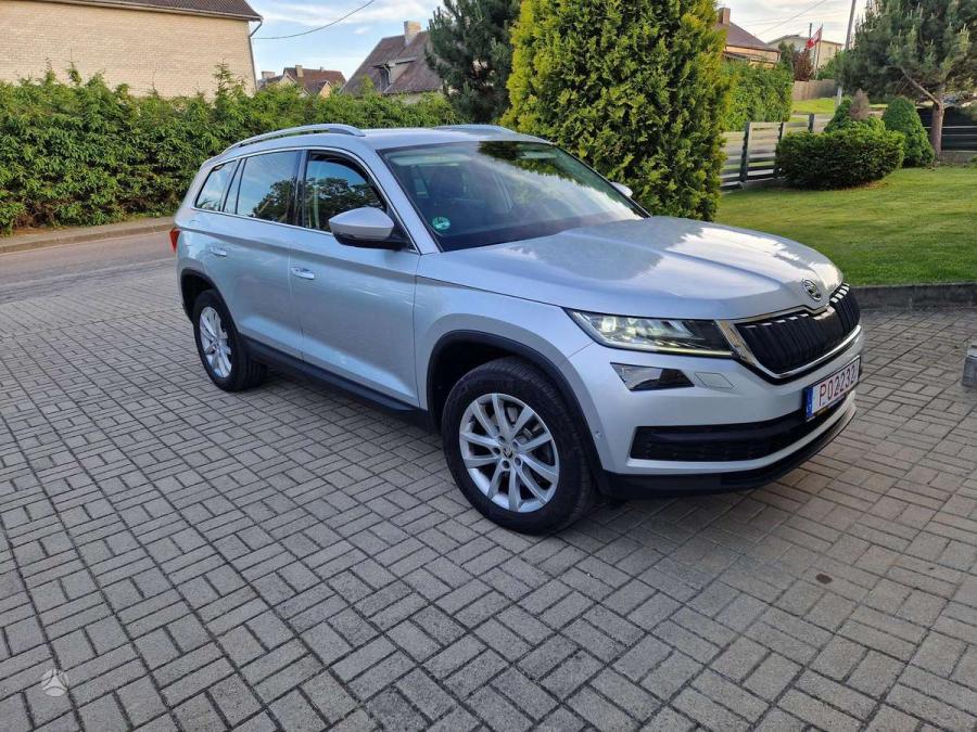 Grey Skoda Kodiaq 2021 in Kelme, with an engine capacity of 1.97 L and mileage of 201 thousand km for 19999 €, photo 1 on AUTOMOTO.COM.LV