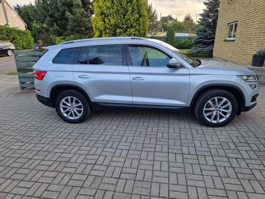 Grey Skoda Kodiaq 2021 in Kelme, with an engine capacity of 1.97 L and mileage of 201 thousand km for 19999 €, photo 5 on AUTOMOTO.COM.LV