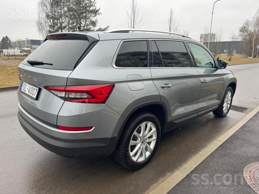 Серый Шкода Kodiaq 2021 в Рига, объемом двигателя 2.00 л и пробегом 137 тыс. км за 22000 €, фото 3 на AUTOMOTO.COM.LV