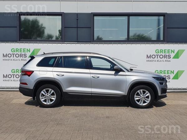 Grey Skoda Kodiaq 2021 in Riga, with an engine capacity of 2.00 L and mileage of 201 thousand km for 20900 €, photo 4 on AUTOMOTO.COM.LV