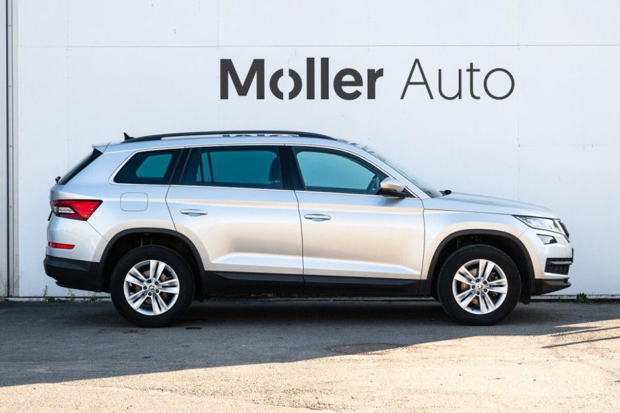 Grey Skoda Kodiaq 2021 in Riga, with an engine capacity of 1.50 L and mileage of 70 thousand km for 23650 €, photo 6 on AUTOMOTO.COM.LV
