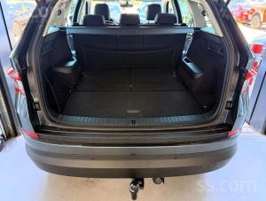 Pelēks Skoda Kodiaq 2021 Rīga, ar dzinēja tilpumu 1.50 L un nobraukumu 95 tūkst. km par 22990 €, foto 26 vietnē AUTOMOTO.COM.LV