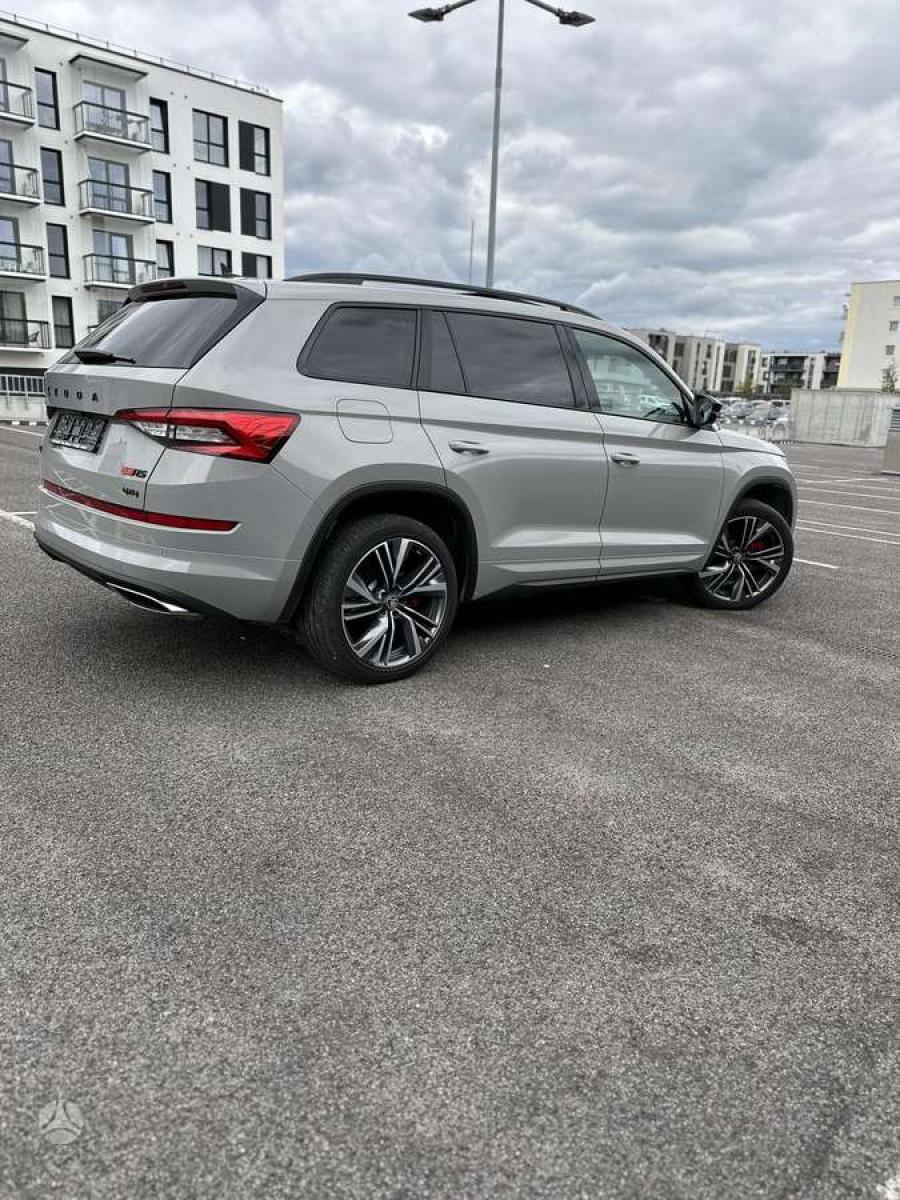 Серый Шкода Kodiaq 2021 в Вильнюс, объемом двигателя 1.97 л и пробегом 120 тыс. км за 35500 €, фото 3 на AUTOMOTO.COM.LV