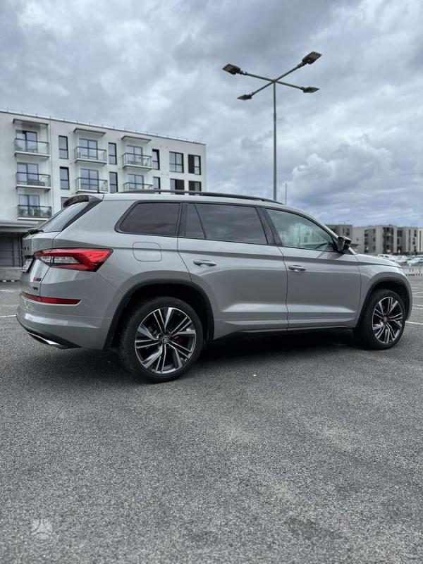 Pelēks Skoda Kodiaq 2021 Viļņa, ar dzinēja tilpumu 1.97 L un nobraukumu 120 tūkst. km par 35500 €, foto 10 vietnē AUTOMOTO.COM.LV