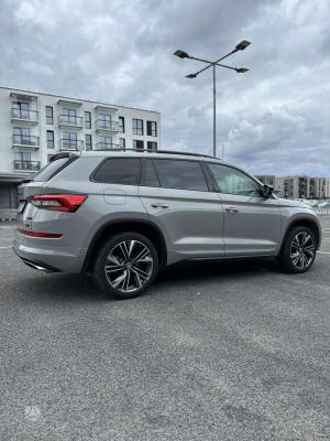 Серый Шкода Kodiaq 2021 в Вильнюс, объемом двигателя 1.97 л и пробегом 120 тыс. км за 35500 €, фото 11 на AUTOMOTO.COM.LV