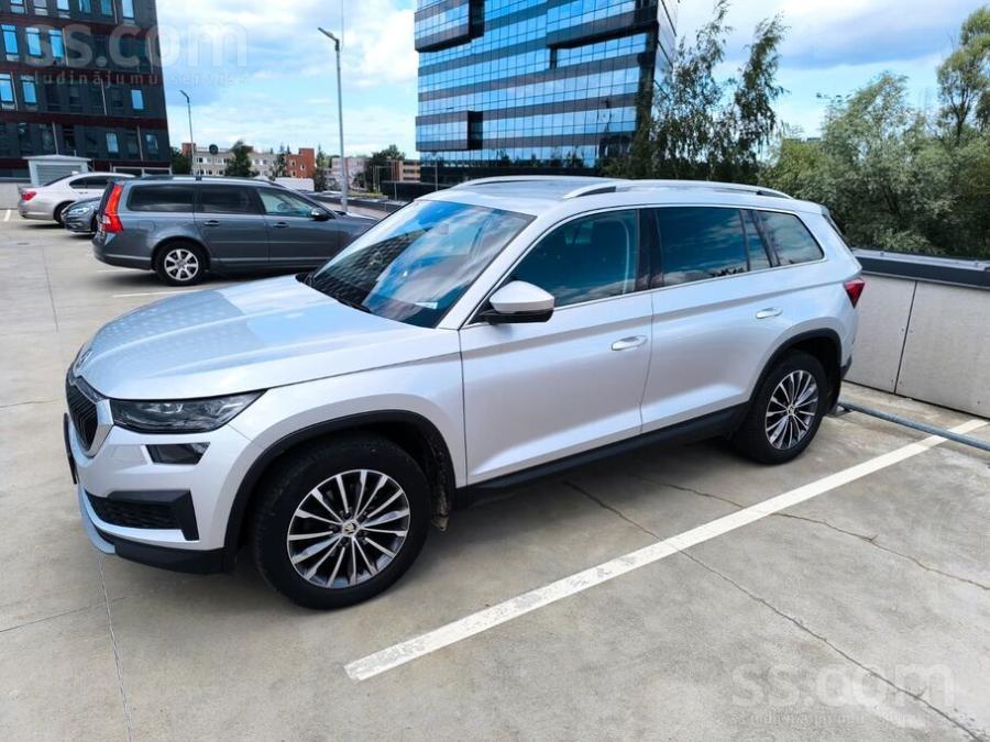 Серый Шкода Kodiaq 2021 в Рига, объемом двигателя 1.50 л и пробегом 104 тыс. км за 24500 €, фото 4 на AUTOMOTO.COM.LV