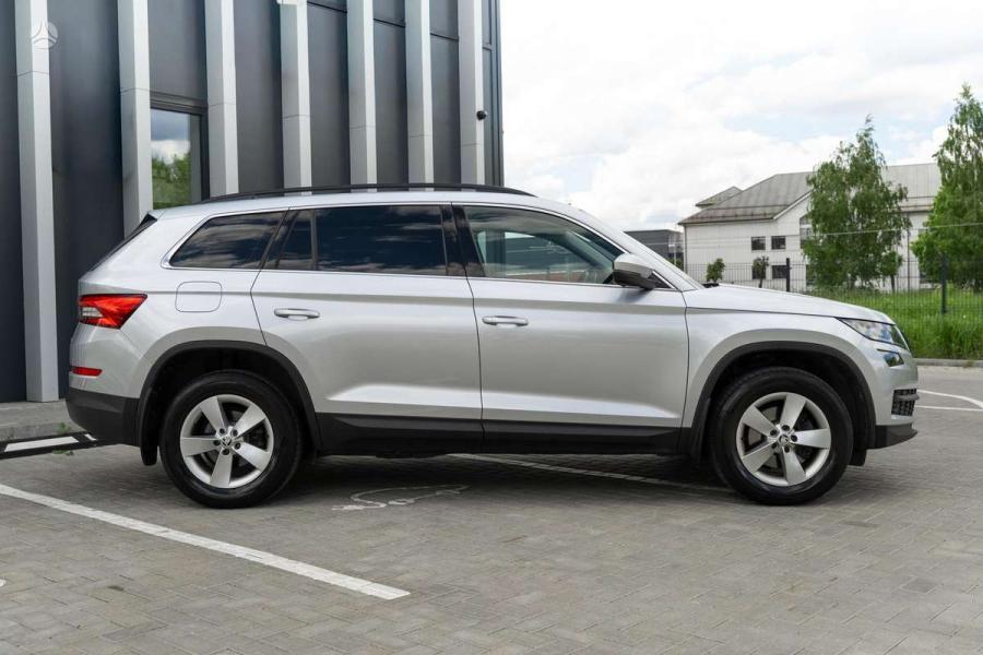 Pelēks Skoda Kodiaq 2021 Viļņa, ar dzinēja tilpumu 1.97 L un nobraukumu 136 tūkst. km par 24950 €, foto 7 vietnē AUTOMOTO.COM.LV