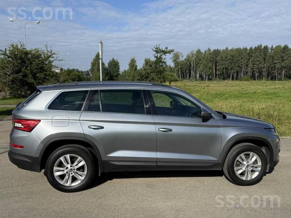 Skoda Kodiaq 2021 in Riga on AUTOMOTO.COM.LV Grey Skoda Kodiaq 2021 in Riga, with an engine capacity of 1.50 L and mileage of 120 thousand km for 19990 €, photo 3 on AUTOMOTO.COM.LV
