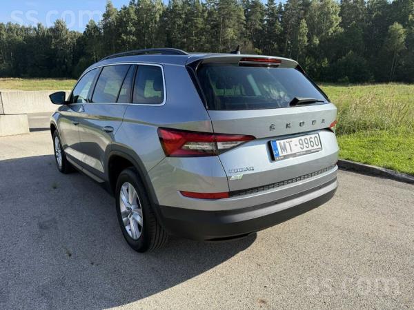 Skoda Kodiaq 2021 in Riga on AUTOMOTO.COM.LV Grey Skoda Kodiaq 2021 in Riga, with an engine capacity of 1.50 L and mileage of 120 thousand km for 19990 €, photo 4 on AUTOMOTO.COM.LV