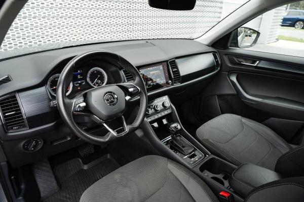 Pelēks Skoda Kodiaq 2021 Mārupe, ar dzinēja tilpumu 1.50 L un nobraukumu 120 tūkst. km par 21150 €, foto 10 vietnē AUTOMOTO.COM.LV