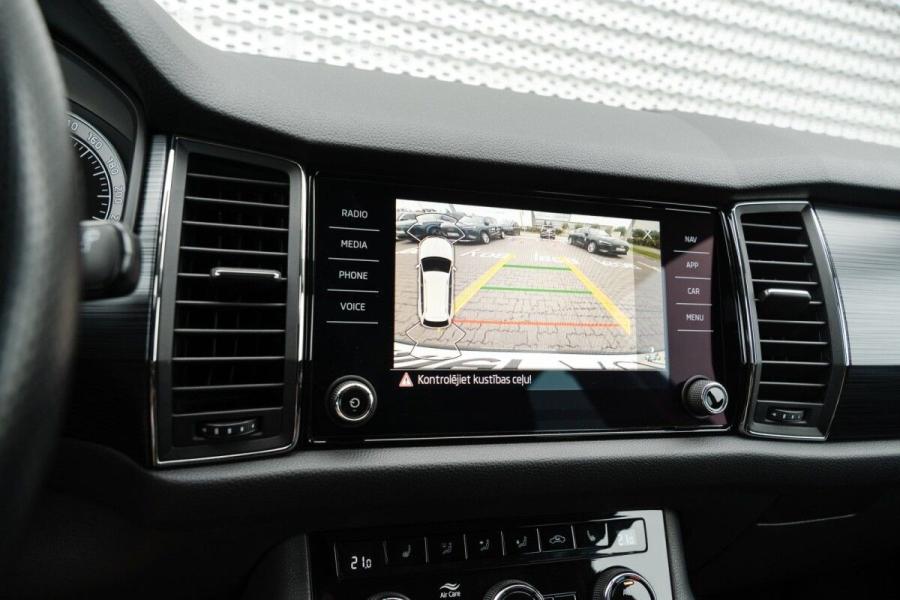 Pelēks Skoda Kodiaq 2021 Mārupe, ar dzinēja tilpumu 1.50 L un nobraukumu 120 tūkst. km par 21150 €, foto 19 vietnē AUTOMOTO.COM.LV