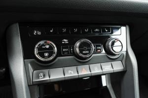 Pelēks Skoda Kodiaq 2021 Mārupe, ar dzinēja tilpumu 1.50 L un nobraukumu 120 tūkst. km par 21150 €, foto 21 vietnē AUTOMOTO.COM.LV