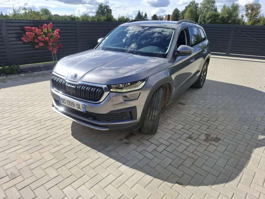 Grey Skoda Kodiaq 2021 in Taurage, with an engine capacity of 1.97 L and mileage of 240 thousand km for 16300 €, photo 1 on AUTOMOTO.COM.LV