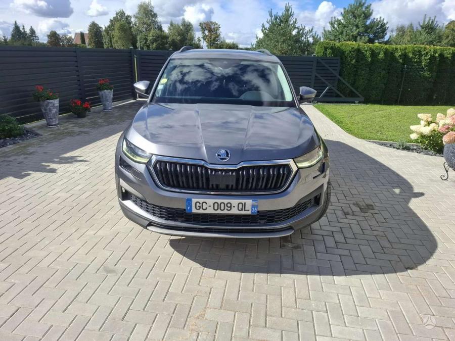 Grey Skoda Kodiaq 2021 in Taurage, with an engine capacity of 1.97 L and mileage of 240 thousand km for 16300 €, photo 3 on AUTOMOTO.COM.LV