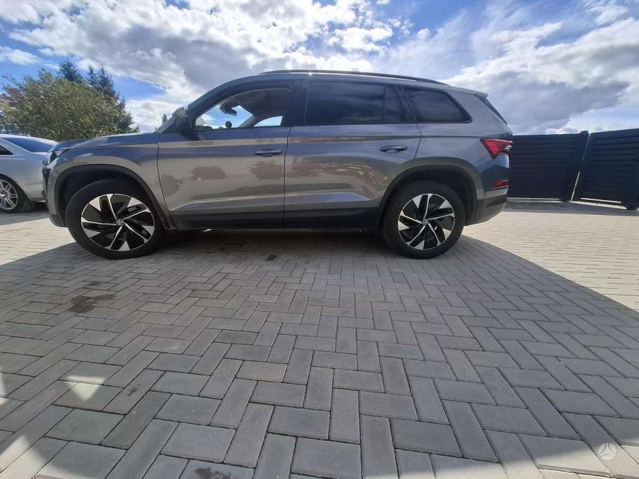 Grey Skoda Kodiaq 2021 in Taurage, with an engine capacity of 1.97 L and mileage of 240 thousand km for 16300 €, photo 8 on AUTOMOTO.COM.LV