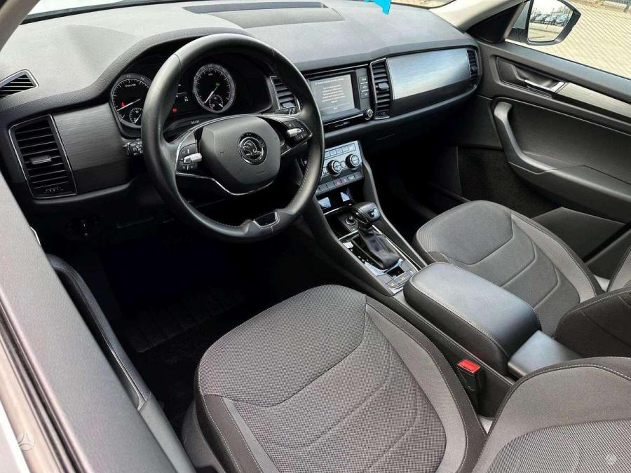 Grey Skoda Kodiaq 2021 in Kaunas, with an engine capacity of 1.50 L and mileage of 217 thousand km for 15300 €, photo 6 on AUTOMOTO.COM.LV