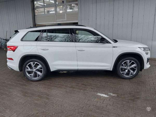 Pelēks Skoda Kodiaq 2022 Viļņa, ar dzinēja tilpumu 1.50 L un nobraukumu 134 tūkst. km par 29990 €, foto 4 vietnē AUTOMOTO.COM.LV