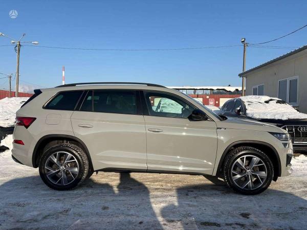 Pelēks Skoda Kodiaq 2022 Viļņa, ar dzinēja tilpumu 1.50 L un nobraukumu 179 tūkst. km par 26200 €, foto 5 vietnē AUTOMOTO.COM.LV