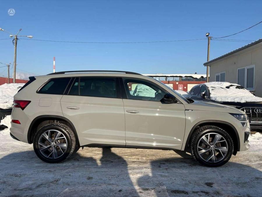 Grey Skoda Kodiaq 2022 in Vilnius, with an engine capacity of 1.50 L and mileage of 179 thousand km for 26200 €, photo 5 on AUTOMOTO.COM.LV