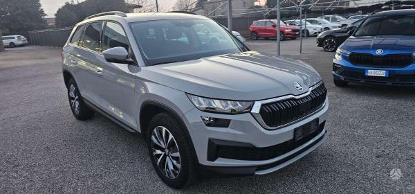 Grey Skoda Kodiaq 2022 in Kaunas, with an engine capacity of 1.50 L and mileage of 136 thousand km for 25345 €, photo 6 on AUTOMOTO.COM.LV