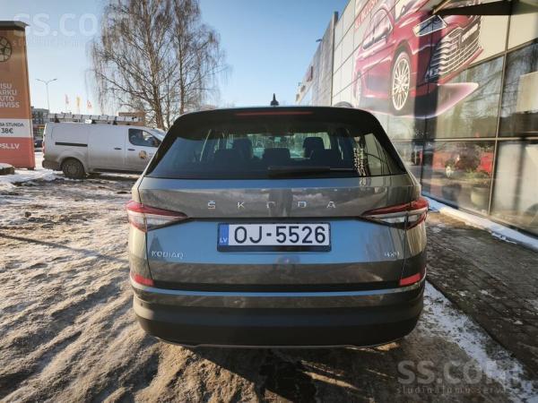 Pelēks Skoda Kodiaq 2022 Rīga, ar dzinēja tilpumu 2.00 L un nobraukumu 116 tūkst. km par 34500 €, foto 4 vietnē AUTOMOTO.COM.LV