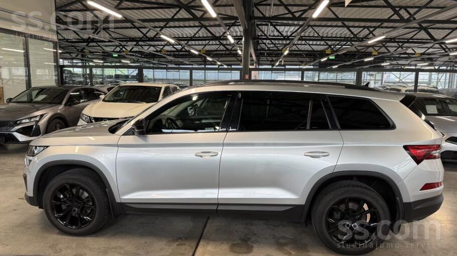 Grey Skoda Kodiaq 2022 in Riga, with an engine capacity of 2.00 L and mileage of 134 thousand km for 22900 €, photo 3 on AUTOMOTO.COM.LV