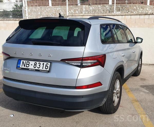 Grey Skoda Kodiaq 2022 in Riga, with an engine capacity of 1.50 L and mileage of 119 thousand km for 21700 €, photo 4 on AUTOMOTO.COM.LV