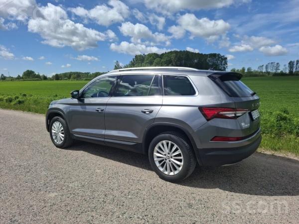 Pelēks Skoda Kodiaq 2022 Rīga, ar dzinēja tilpumu 2.00 L un nobraukumu 53 tūkst. km par 34950 €, foto 3 vietnē AUTOMOTO.COM.LV