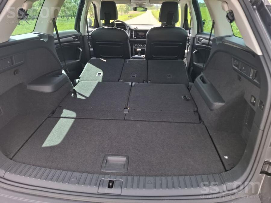 Grey Skoda Kodiaq 2022 in Riga, with an engine capacity of 2.00 L and mileage of 53 thousand km for 34950 €, photo 8 on AUTOMOTO.COM.LV