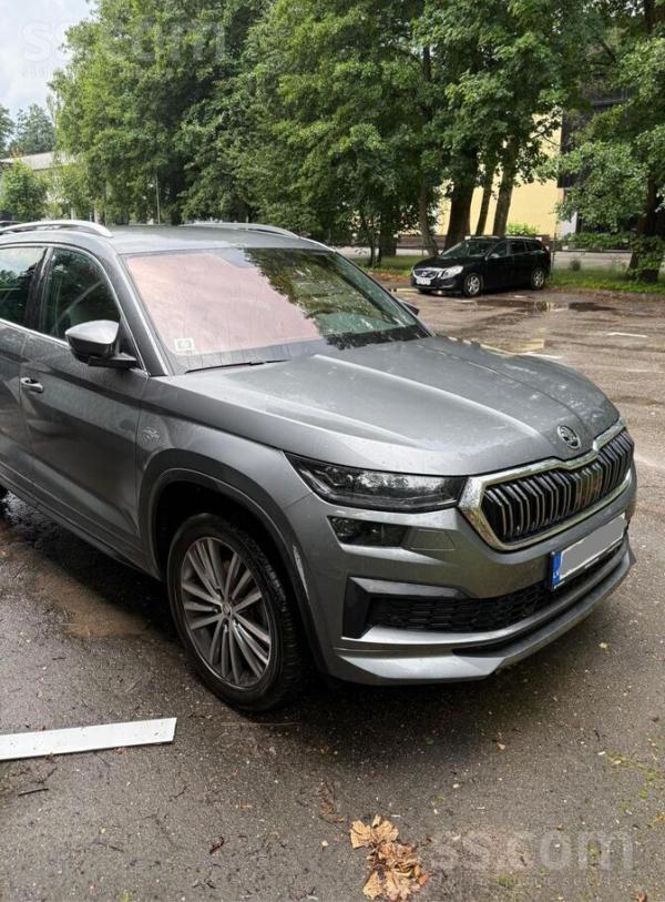 Pelēks Skoda Kodiaq 2022 Rīga, ar dzinēja tilpumu 1.50 L un nobraukumu 34 tūkst. km par 30990 €, foto 1 vietnē AUTOMOTO.COM.LV