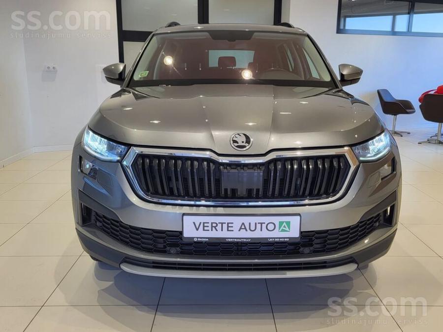 Pelēks Skoda Kodiaq 2022 Rīga, ar dzinēja tilpumu 1.50 L un nobraukumu 100 tūkst. km par 23790 €, foto 3 vietnē AUTOMOTO.COM.LV