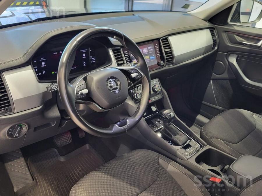 Pelēks Skoda Kodiaq 2022 Rīga, ar dzinēja tilpumu 1.50 L un nobraukumu 100 tūkst. km par 23790 €, foto 16 vietnē AUTOMOTO.COM.LV