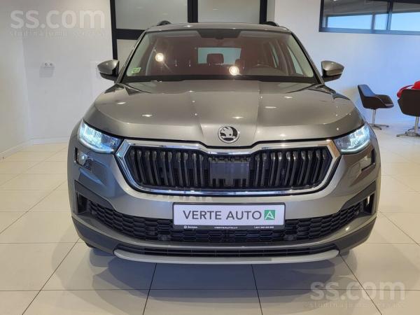 Серый Шкода Kodiaq 2022 в Рига, объемом двигателя 1.50 л и пробегом 100 тыс. км за 23490 €, фото 2 на AUTOMOTO.COM.LV