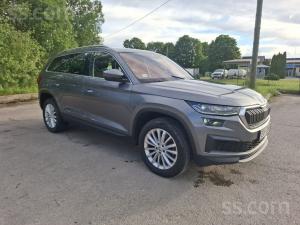 Grey Skoda Kodiaq 2022 in Riga, with an engine capacity of 2.00 L and mileage of 53 thousand km for 33950 €, photo 3 on AUTOMOTO.COM.LV