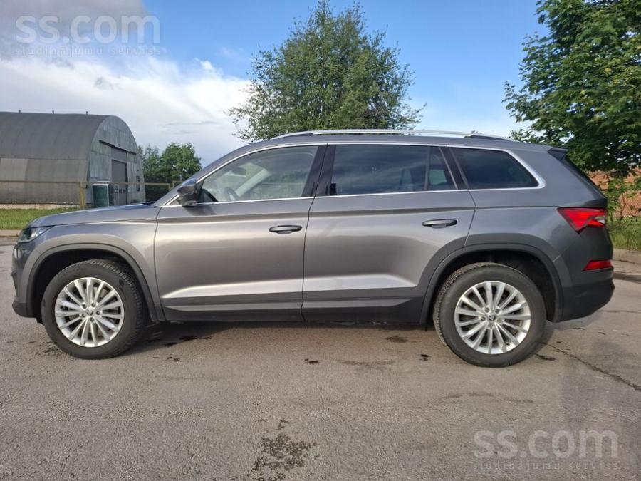 Grey Skoda Kodiaq 2022 in Riga, with an engine capacity of 2.00 L and mileage of 53 thousand km for 33950 €, photo 4 on AUTOMOTO.COM.LV