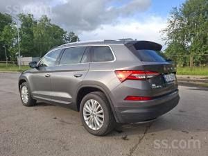 Grey Skoda Kodiaq 2022 in Riga, with an engine capacity of 2.00 L and mileage of 53 thousand km for 33950 €, photo 5 on AUTOMOTO.COM.LV