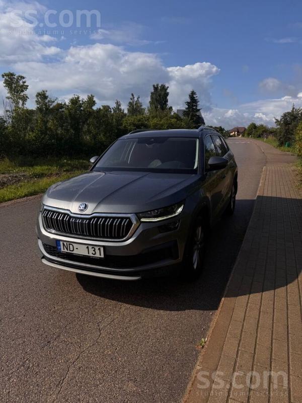 Серый Шкода Kodiaq 2022 в Рига, объемом двигателя 1.50 л и пробегом 73 тыс. км за 24990 €, фото 1 на AUTOMOTO.COM.LV