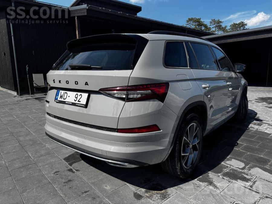 Pelēks Skoda Kodiaq 2022 Rīga, ar dzinēja tilpumu 1.50 L un nobraukumu 129 tūkst. km par 30000 €, foto 4 vietnē AUTOMOTO.COM.LV