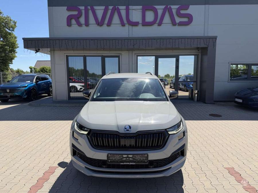Grey Skoda Kodiaq 2022 in Siauliai, with an engine capacity of 1.50 L and mileage of 215 thousand km for 22978 €, photo 1 on AUTOMOTO.COM.LV
