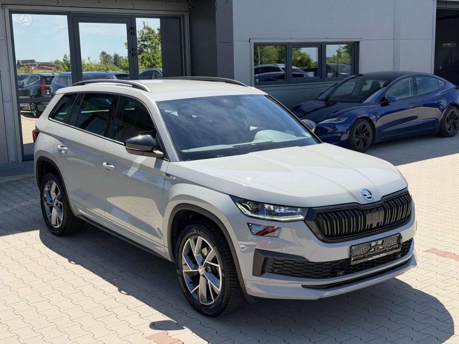 Grey Skoda Kodiaq 2022 in Siauliai, with an engine capacity of 1.50 L and mileage of 215 thousand km for 22978 €, photo 4 on AUTOMOTO.COM.LV