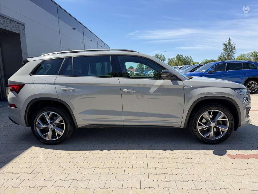 Grey Skoda Kodiaq 2022 in Siauliai, with an engine capacity of 1.50 L and mileage of 215 thousand km for 22978 €, photo 5 on AUTOMOTO.COM.LV