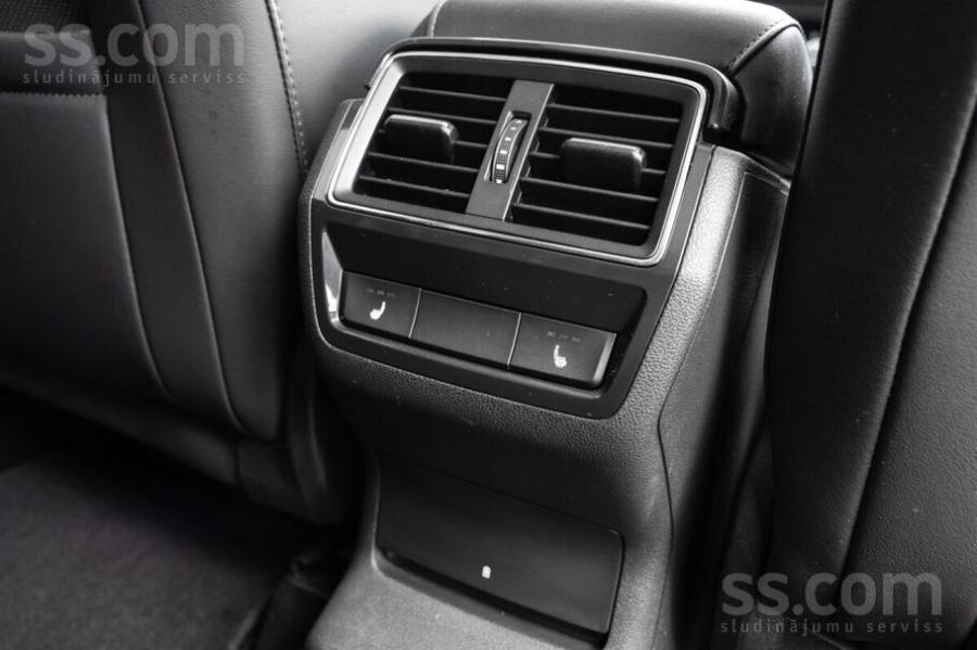 Grey Skoda Kodiaq 2022 in Riga, with an engine capacity of 2.00 L and mileage of 128 thousand km for 32550 €, photo 13 on AUTOMOTO.COM.LV