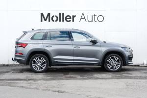 Grey Skoda Kodiaq 2022 in Riga, with an engine capacity of 2.00 L and mileage of 128 thousand km for 32550 €, photo 6 on AUTOMOTO.COM.LV